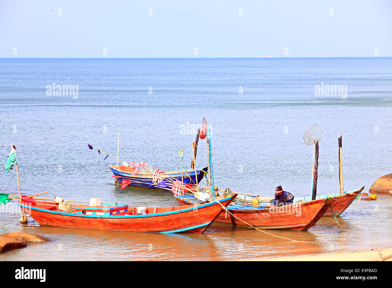 fisherman long tail boat Stock Photo - Alamy