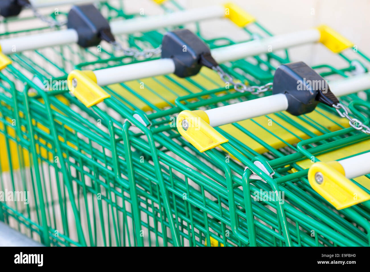 Supermarket trolley and lock hi-res stock photography and images - Alamy