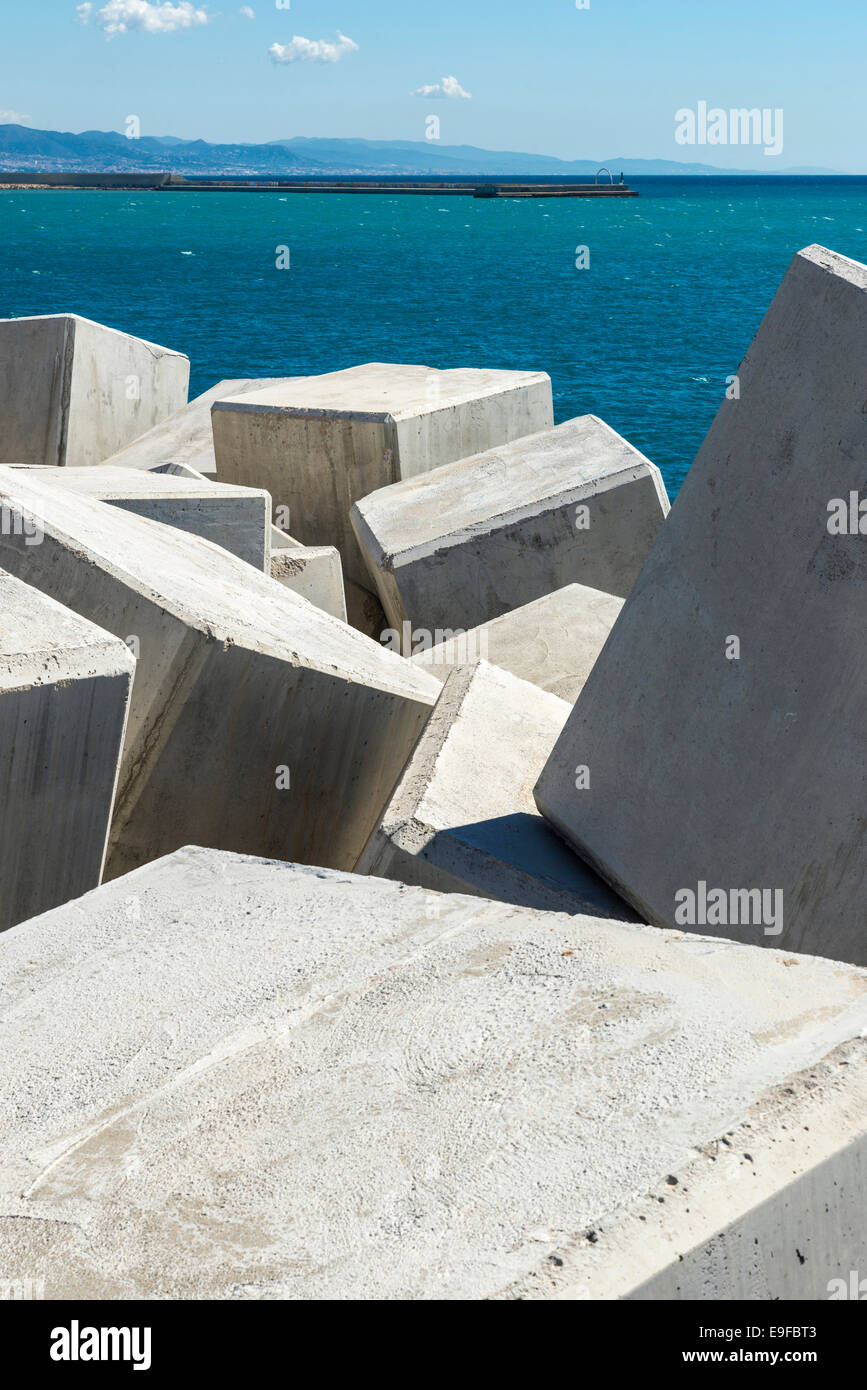 Straight breakwater hi-res stock photography and images - Alamy
