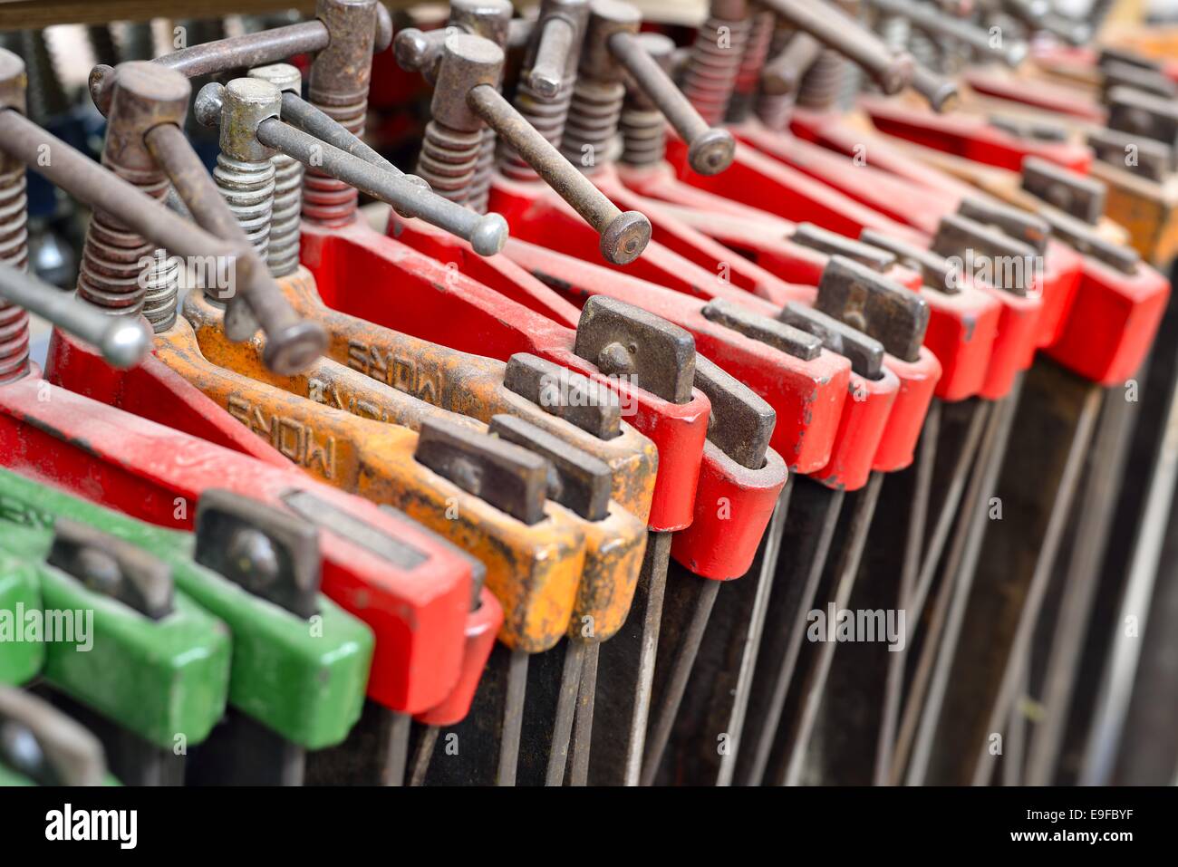 Silver colored screw hi-res stock photography and images - Alamy