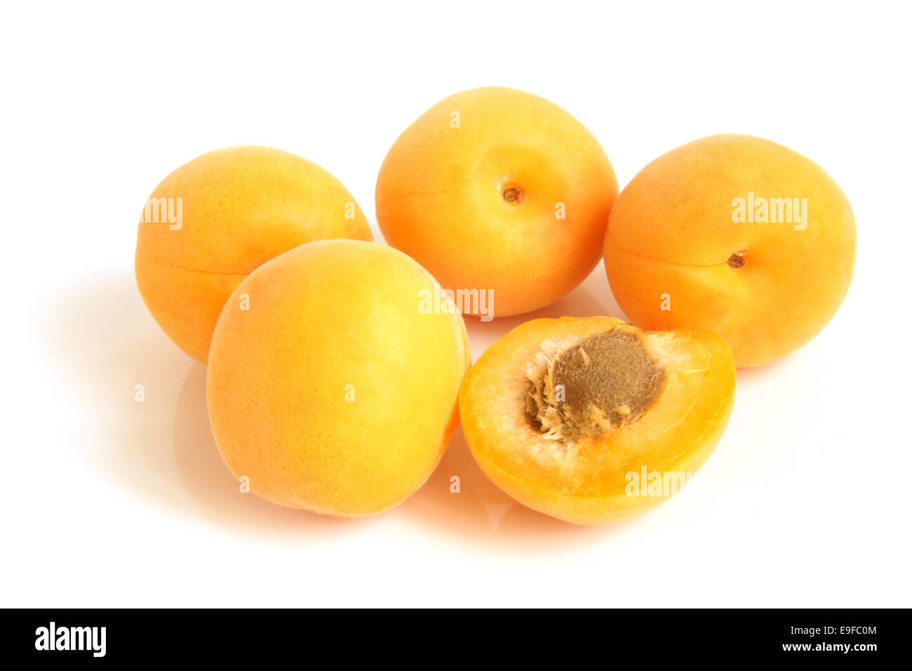 Cutting apricots hi-res stock photography and images - Alamy