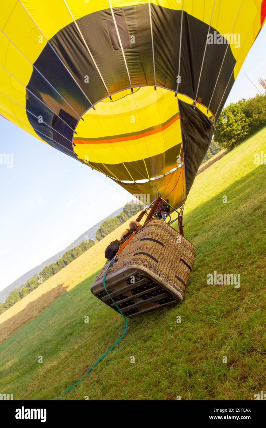 Hot air balloon rope hi-res stock photography and images - Alamy