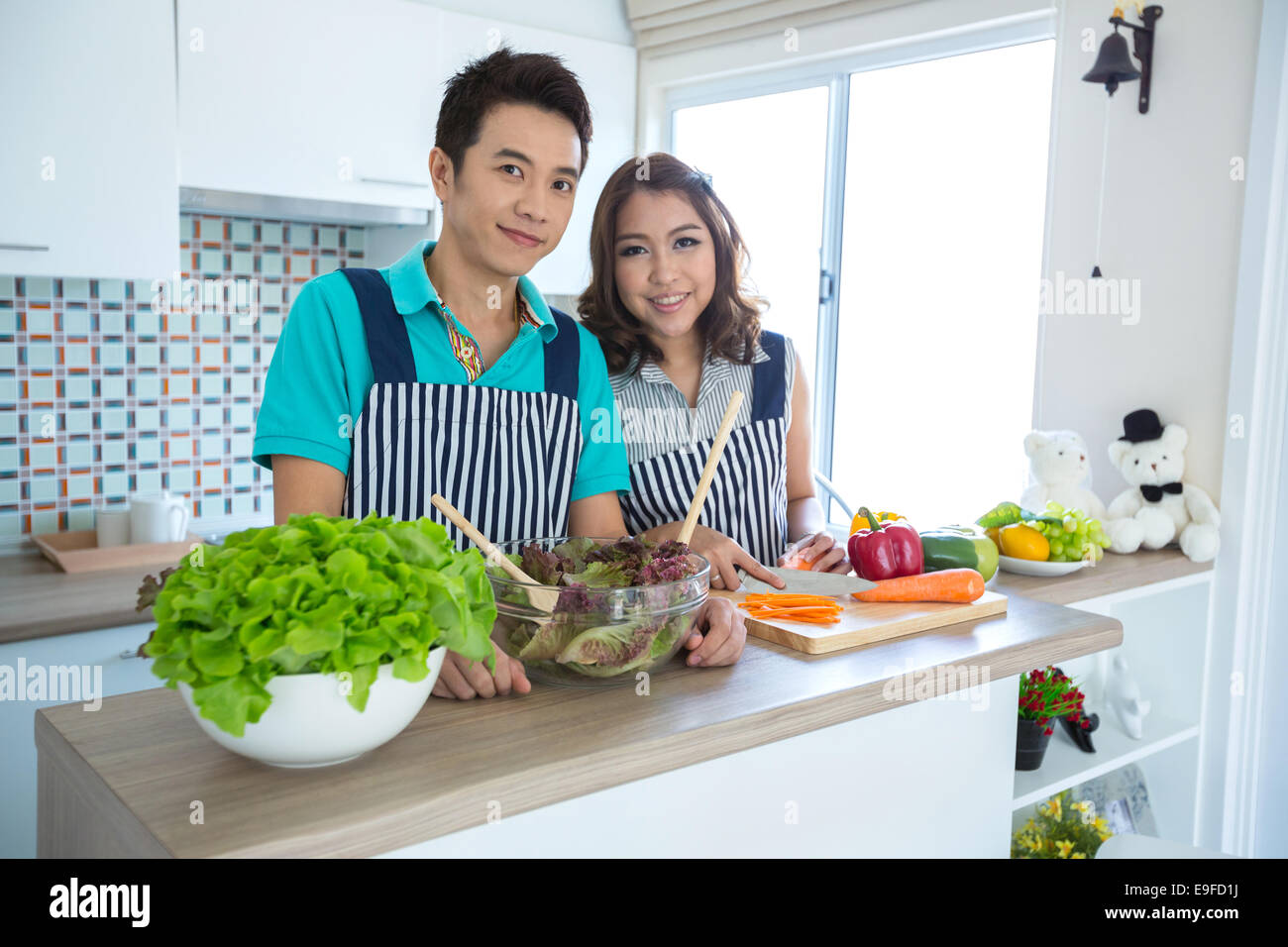 Couples in kitchen Stock Photo - Alamy