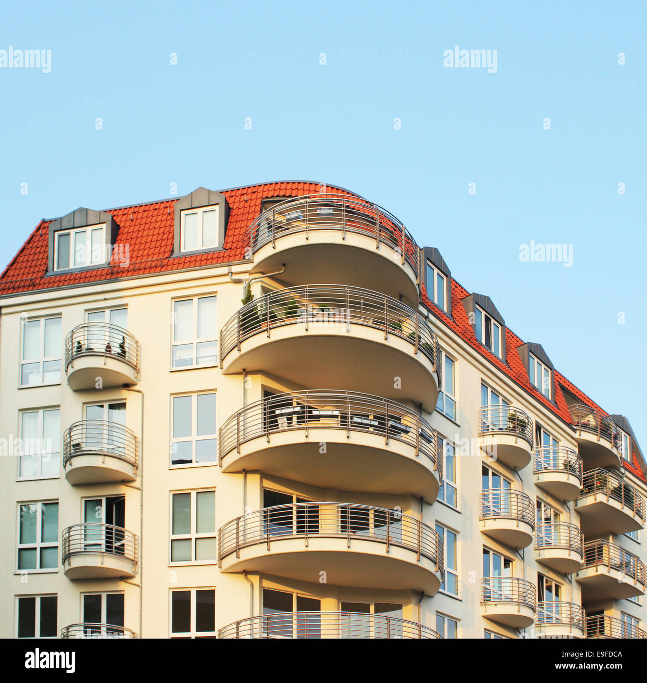 Looming building hi-res stock photography and images - Alamy