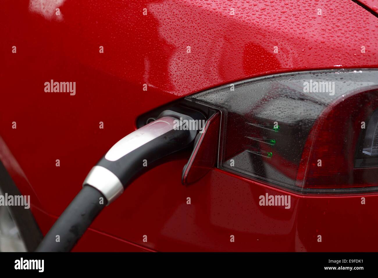 Tesla uk charger hi-res stock photography and images - Alamy