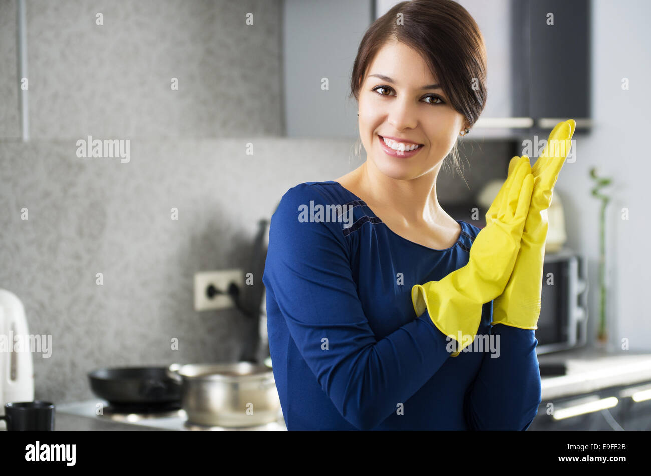 Adult housewife hi-res stock photography and images - Alamy