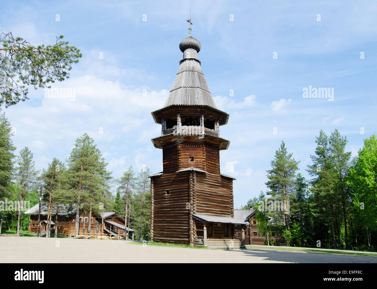 White wooden churches hi-res stock photography and images - Alamy