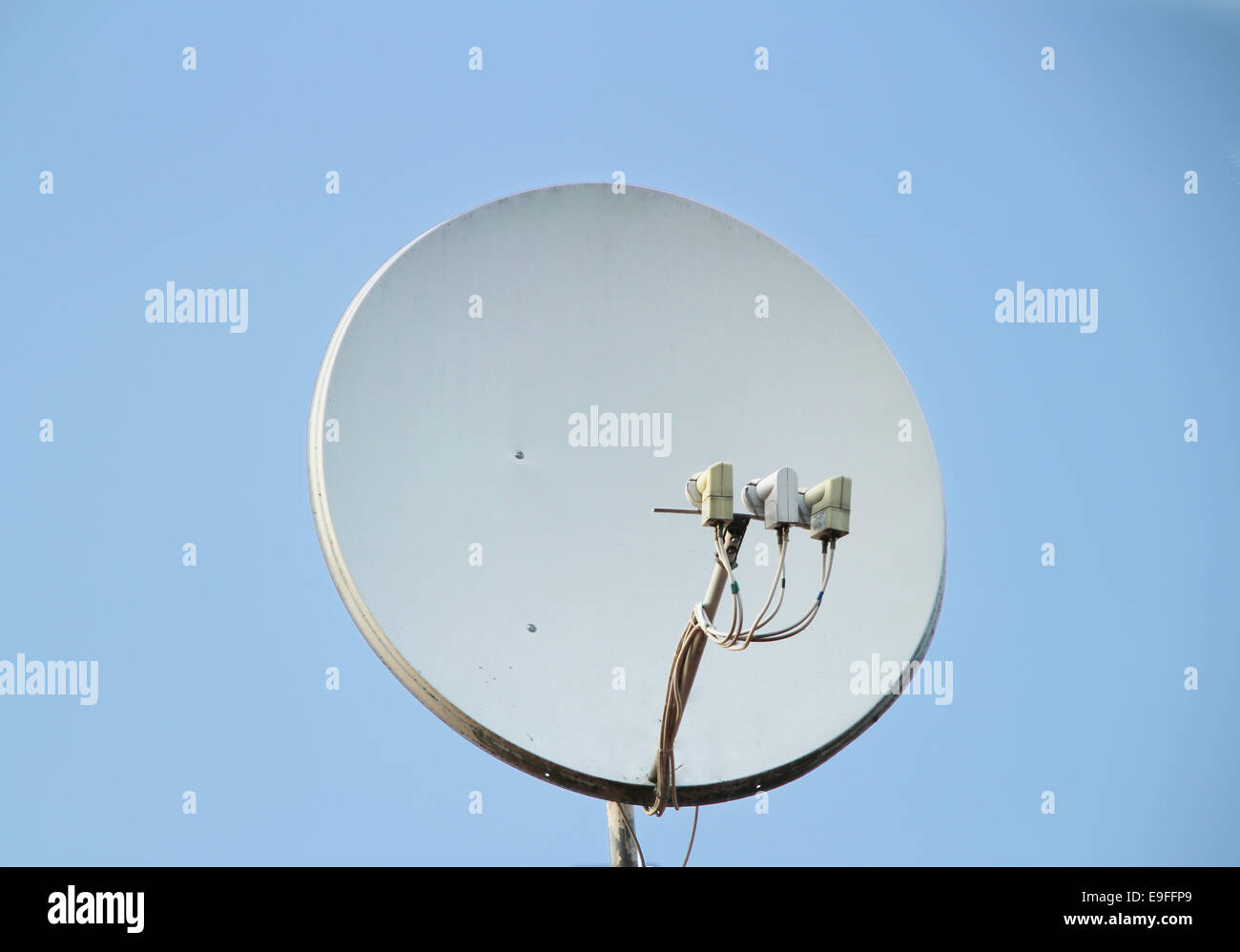 Cell phone satellite dish hi-res stock photography and images - Alamy