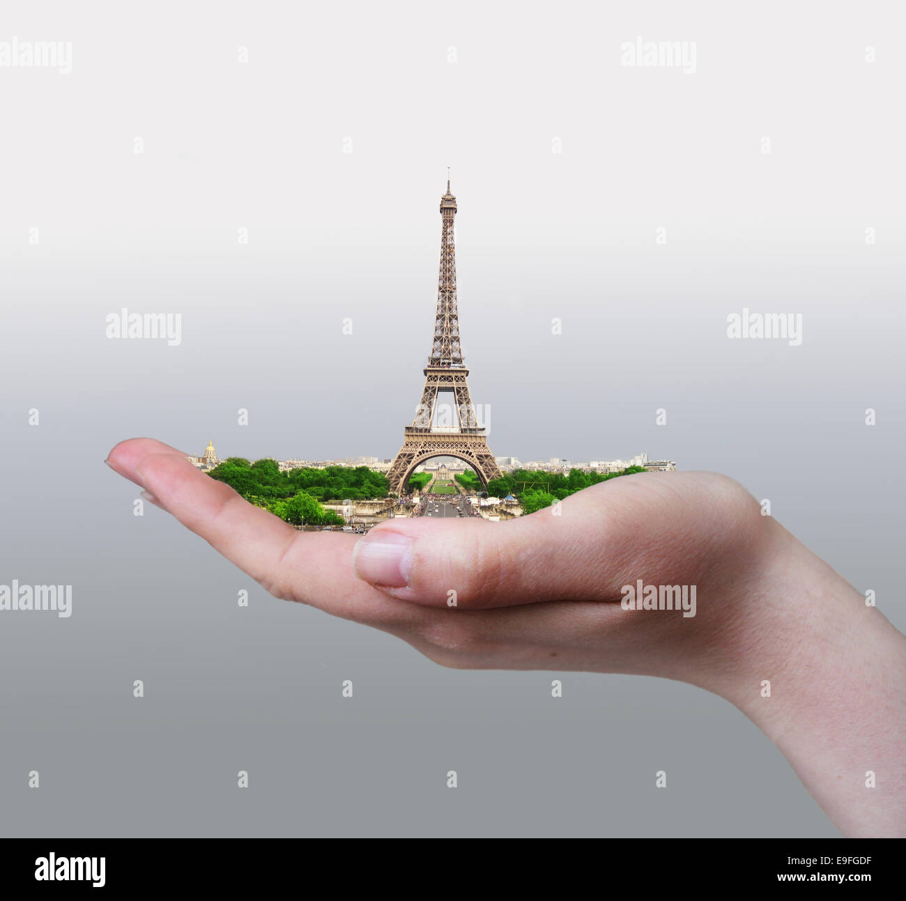 hand holding paris Stock Photo - Alamy