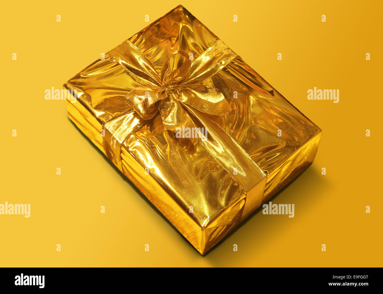 gold gift box Stock Photo - Alamy