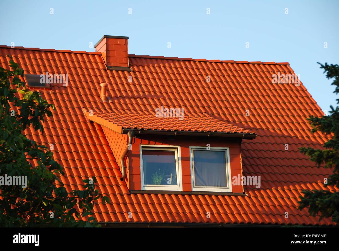 Hausdach hintergrund hi-res stock photography and images - Alamy