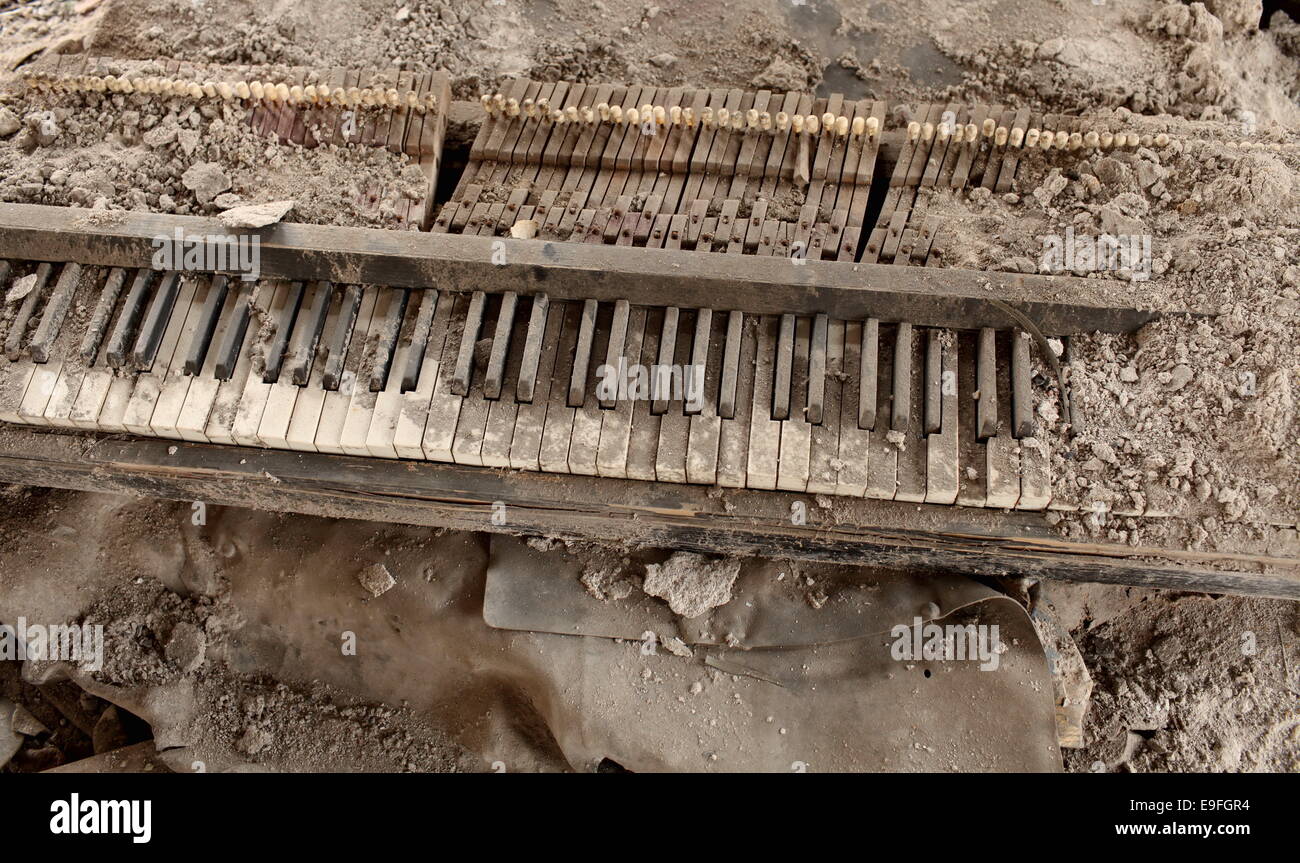 Broken music instrument hi-res stock photography and images - Alamy