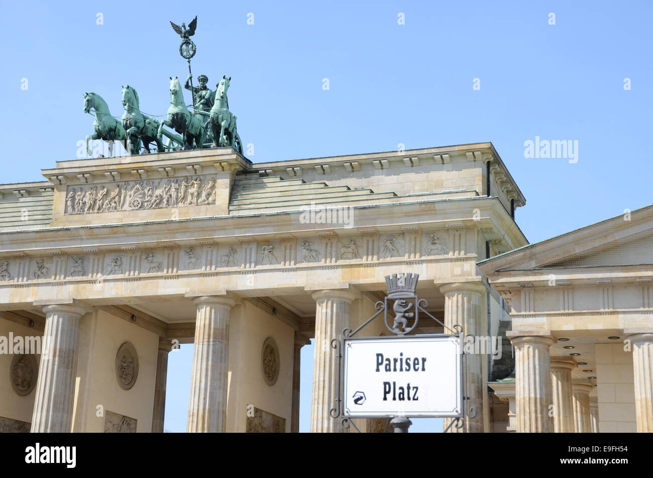 berlin brandenburg gate pariser platz Stock Photo - Alamy