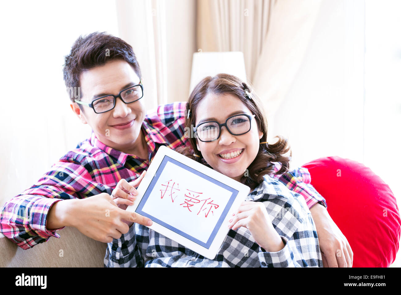 Young couples happy tablet hi-res stock photography and images - Alamy