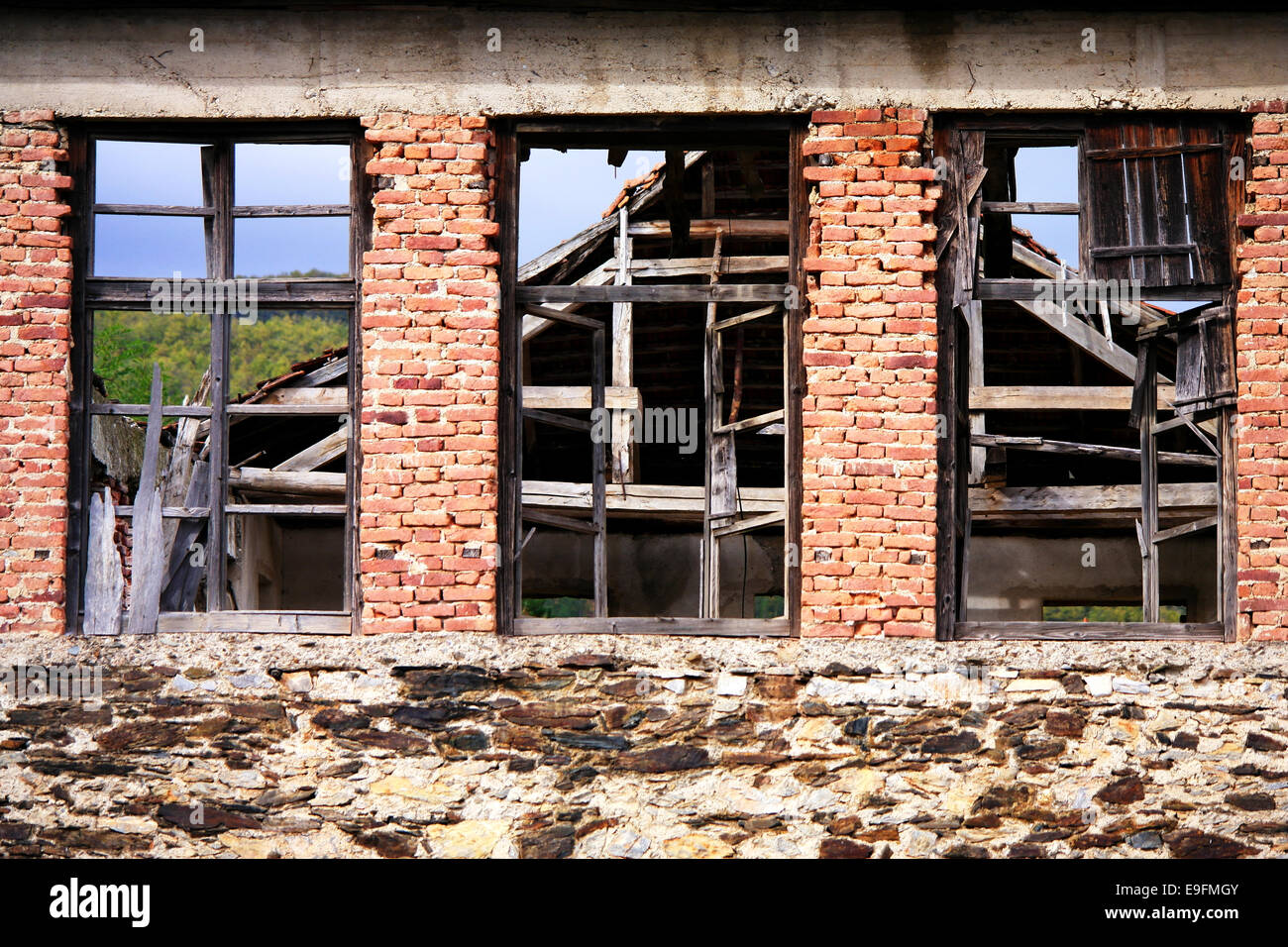 Broken windows hi-res stock photography and images - Alamy