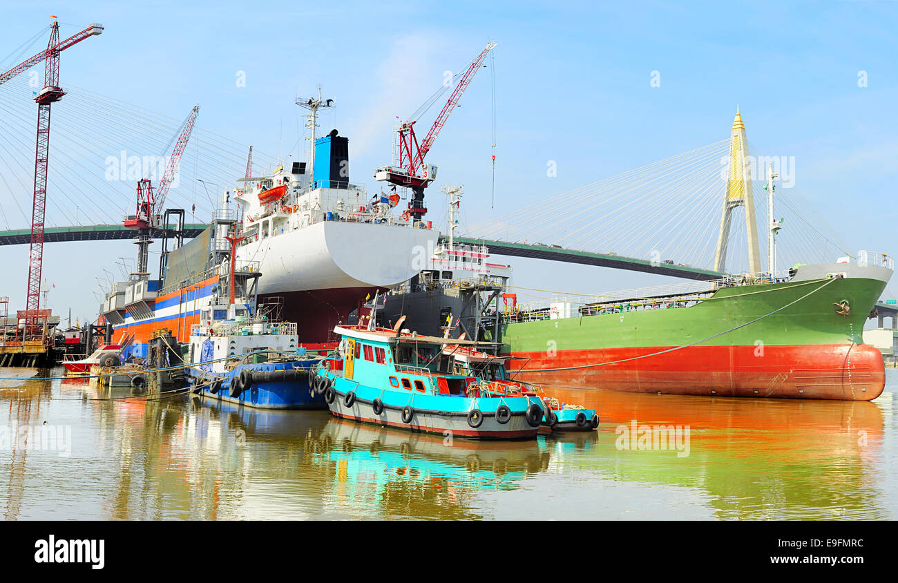 Riverside shipyard hi-res stock photography and images - Alamy