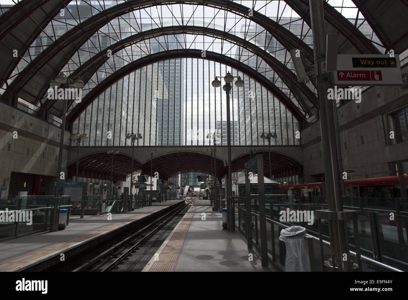 Canaray wharf hi-res stock photography and images - Alamy