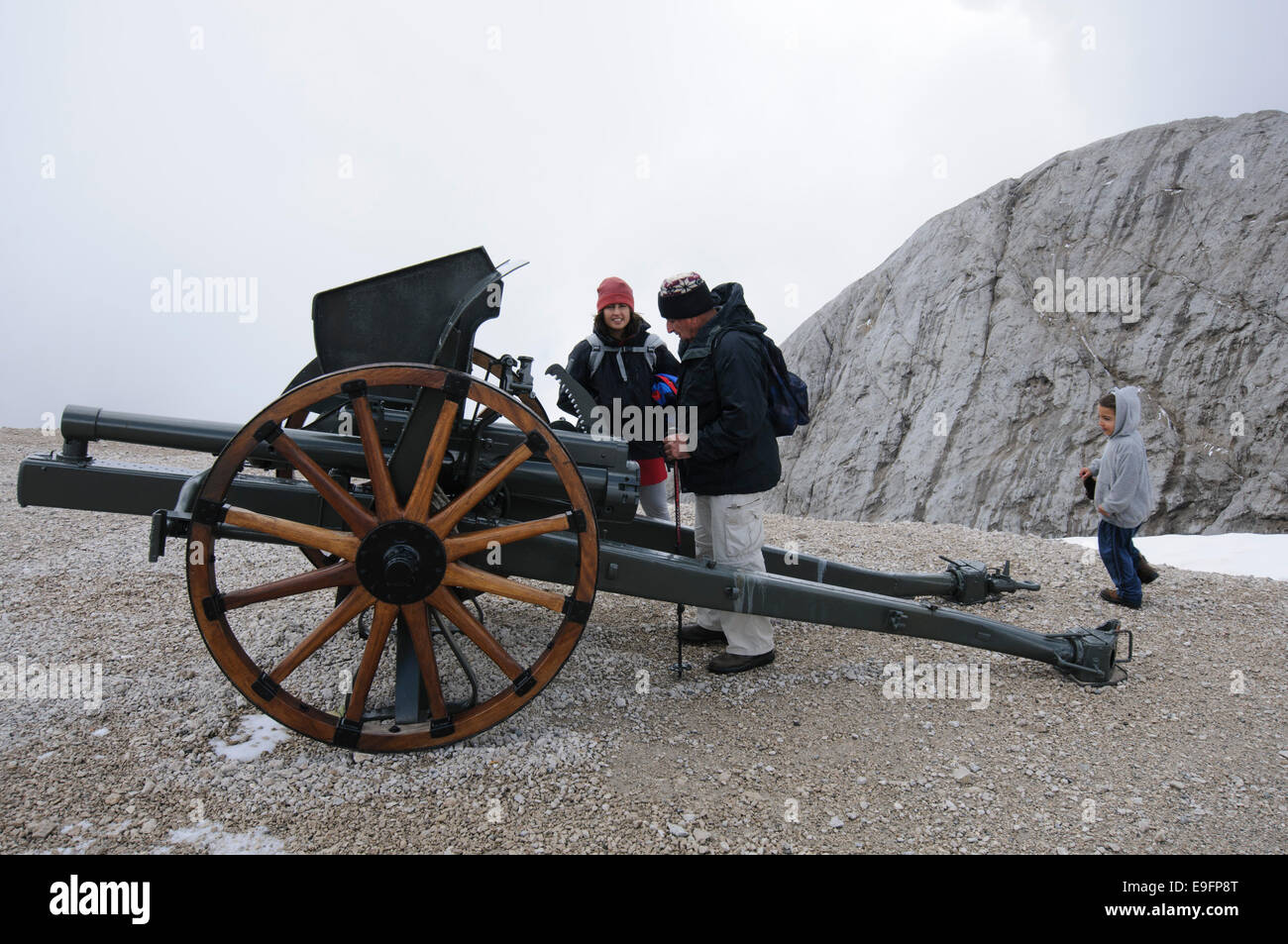 Ww1 cannon hi-res stock photography and images - Alamy