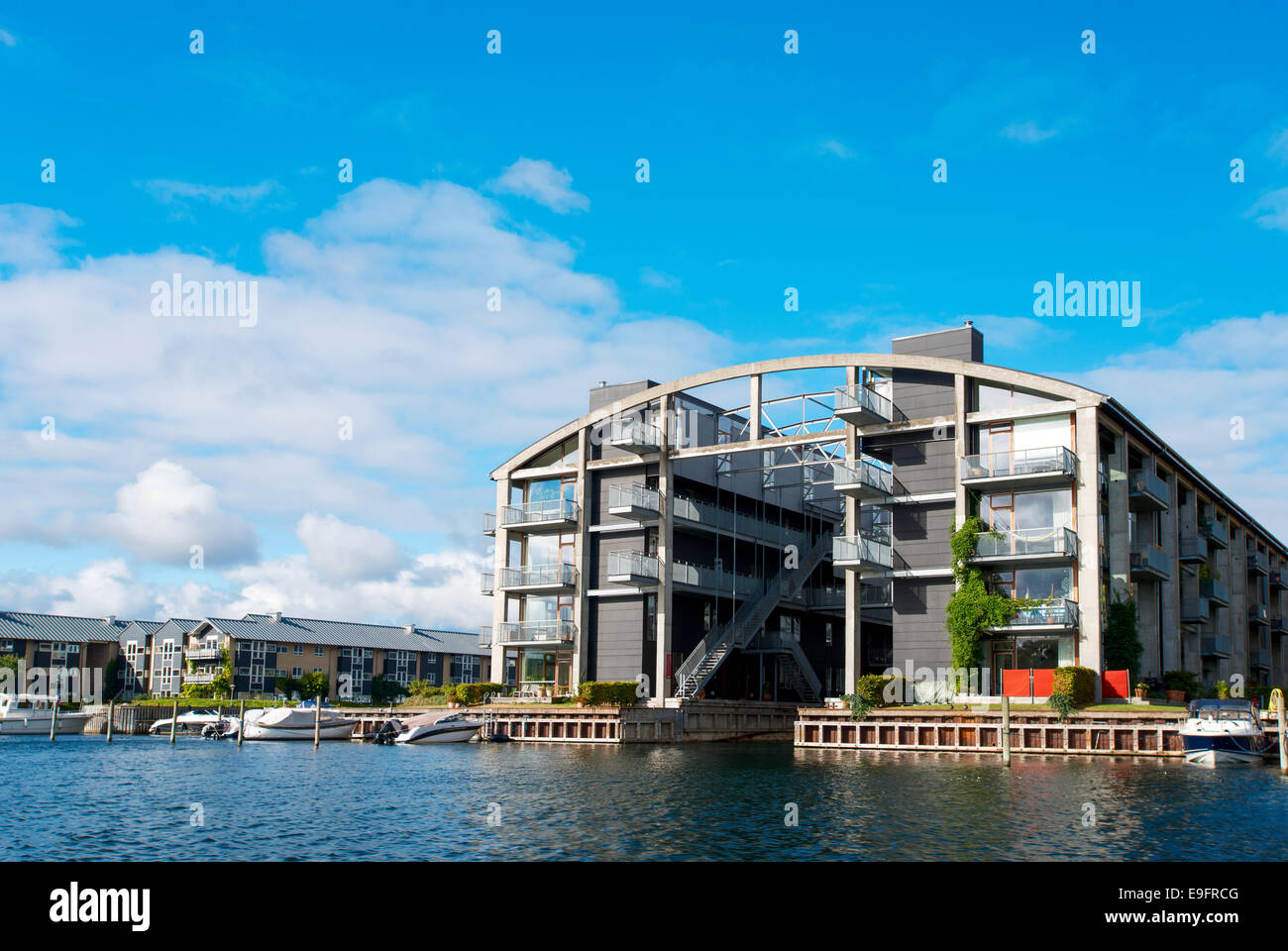 Flat building hi-res stock photography and images - Alamy