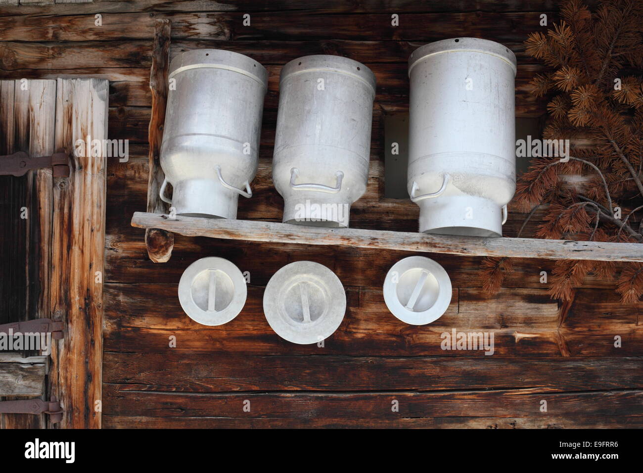 Aluminium milk cans hi-res stock photography and images - Alamy
