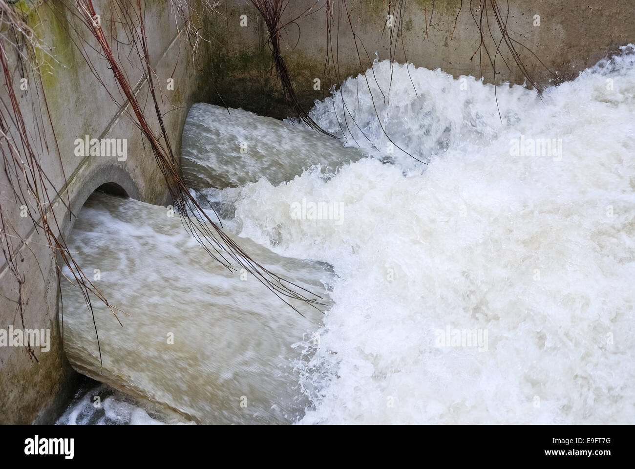 Water outflow hi-res stock photography and images - Alamy