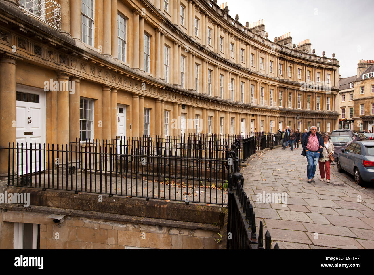 Curved terrace of houses hi-res stock photography and images - Alamy