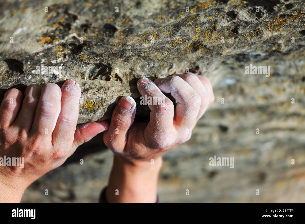 Climber hand chalk bouldering hi-res stock photography and images - Alamy