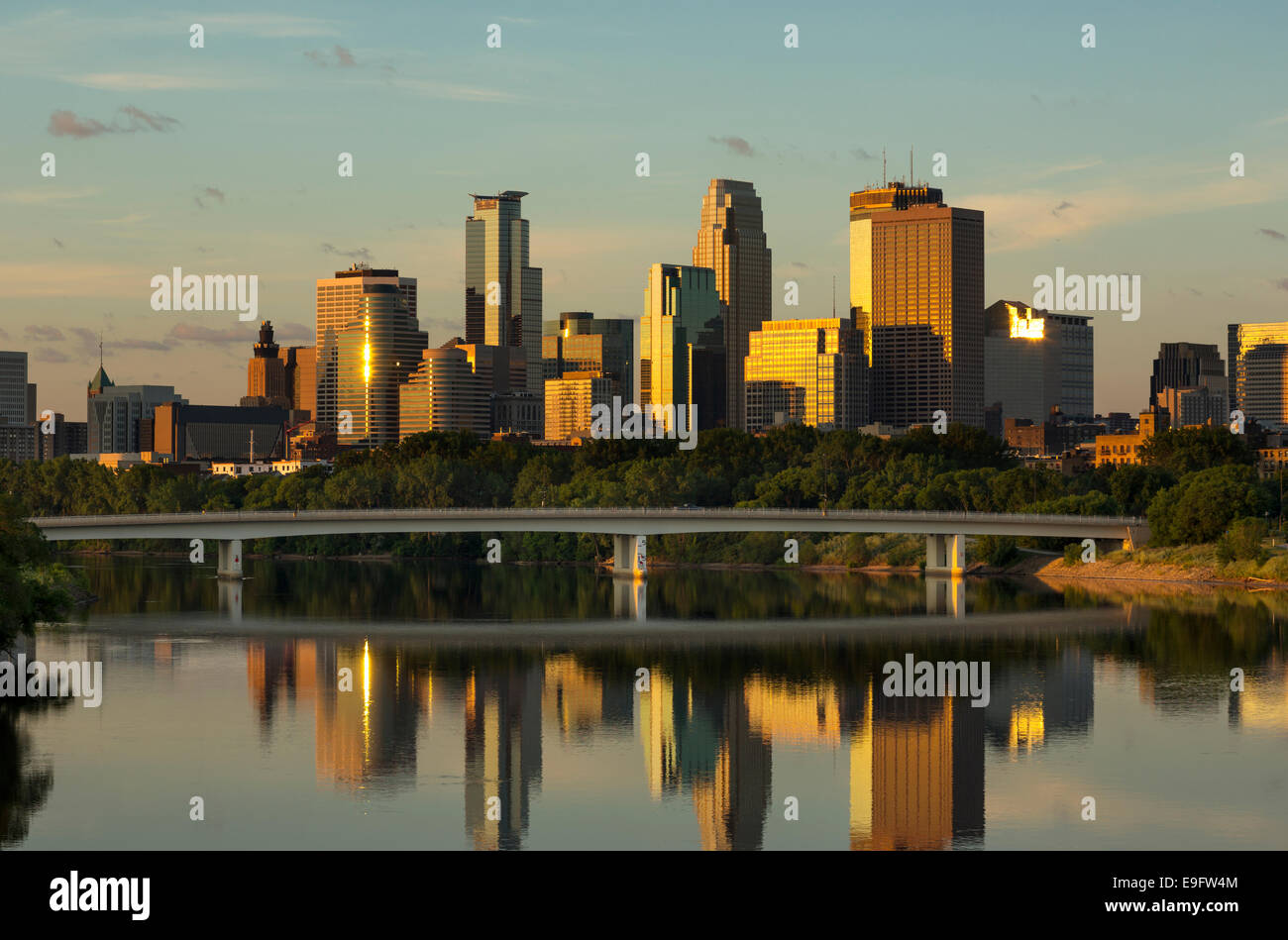 DOWNTOWN SKYLINE MISSISSIPPI RIVER MINNEAPOLIS MINNESOTA USA Stock ...