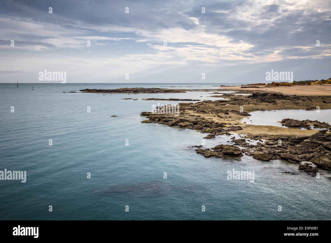 Broome rocks beach ocean hi-res stock photography and images - Alamy
