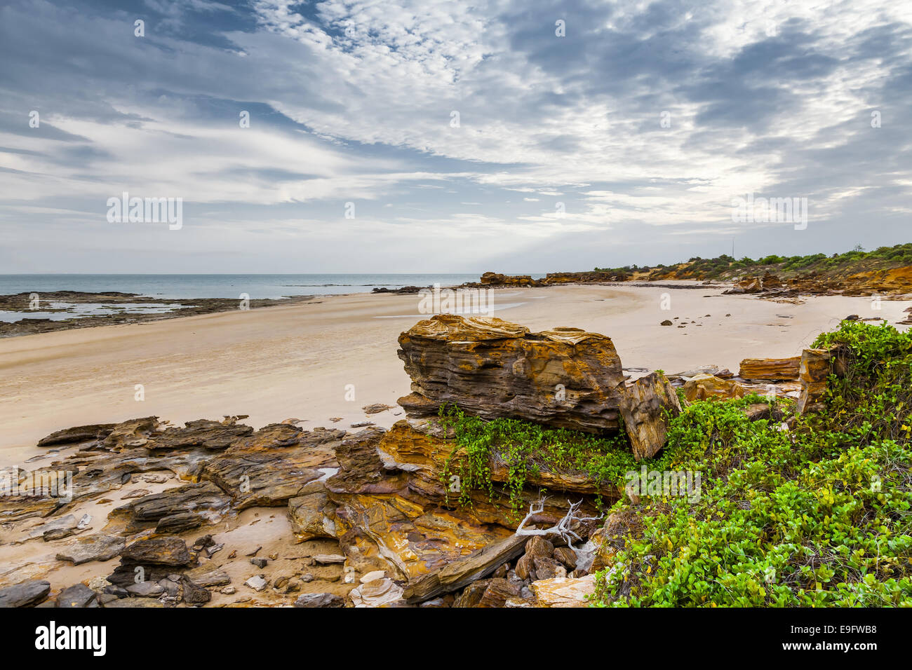 Broome rocks beach ocean hi-res stock photography and images - Alamy