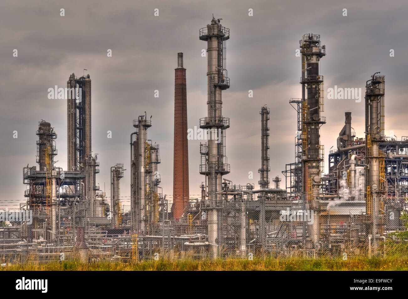 Oil refinery hi hi-res stock photography and images - Alamy