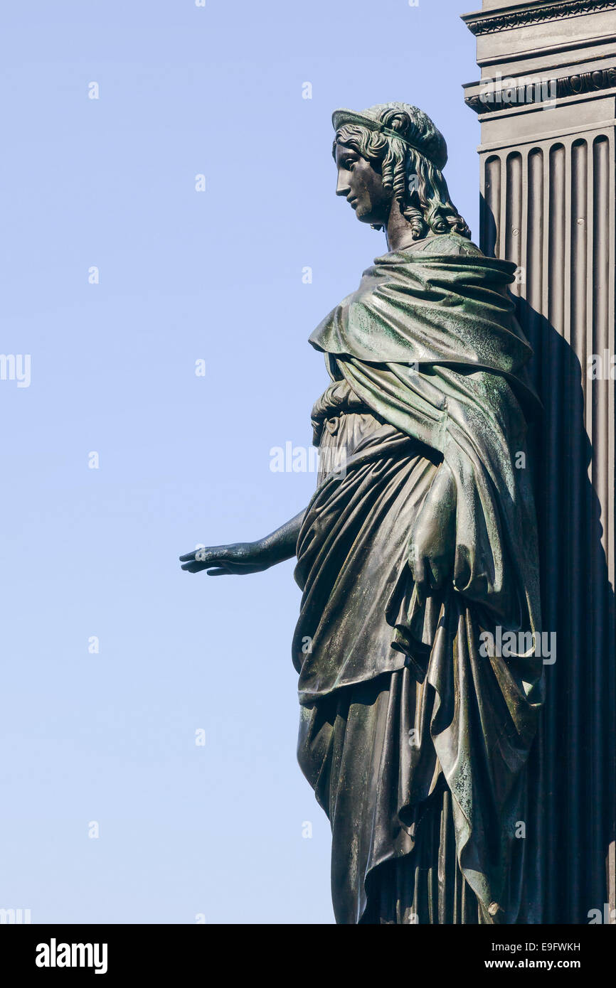 Roman old woman statue hi-res stock photography and images - Alamy