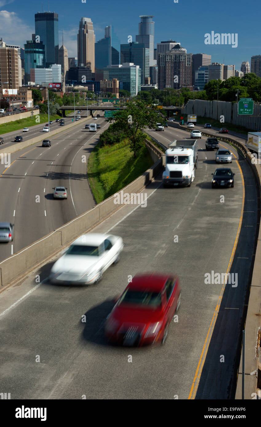 INTERSTATE 35W DOWNTOWN SKYLINE MINNEAPOLIS MINNESOTA USA Stock Photo ...
