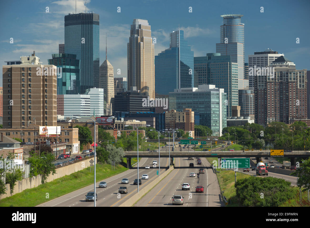 INTERSTATE 35W DOWNTOWN SKYLINE MINNEAPOLIS MINNESOTA USA Stock Photo - Alamy