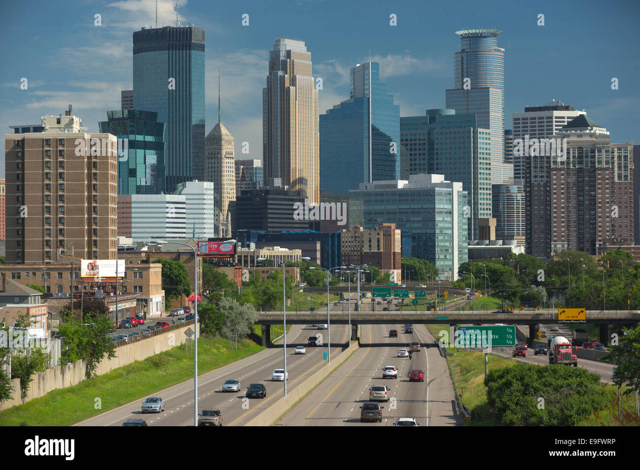 INTERSTATE 35W DOWNTOWN SKYLINE MINNEAPOLIS MINNESOTA USA Stock Photo ...