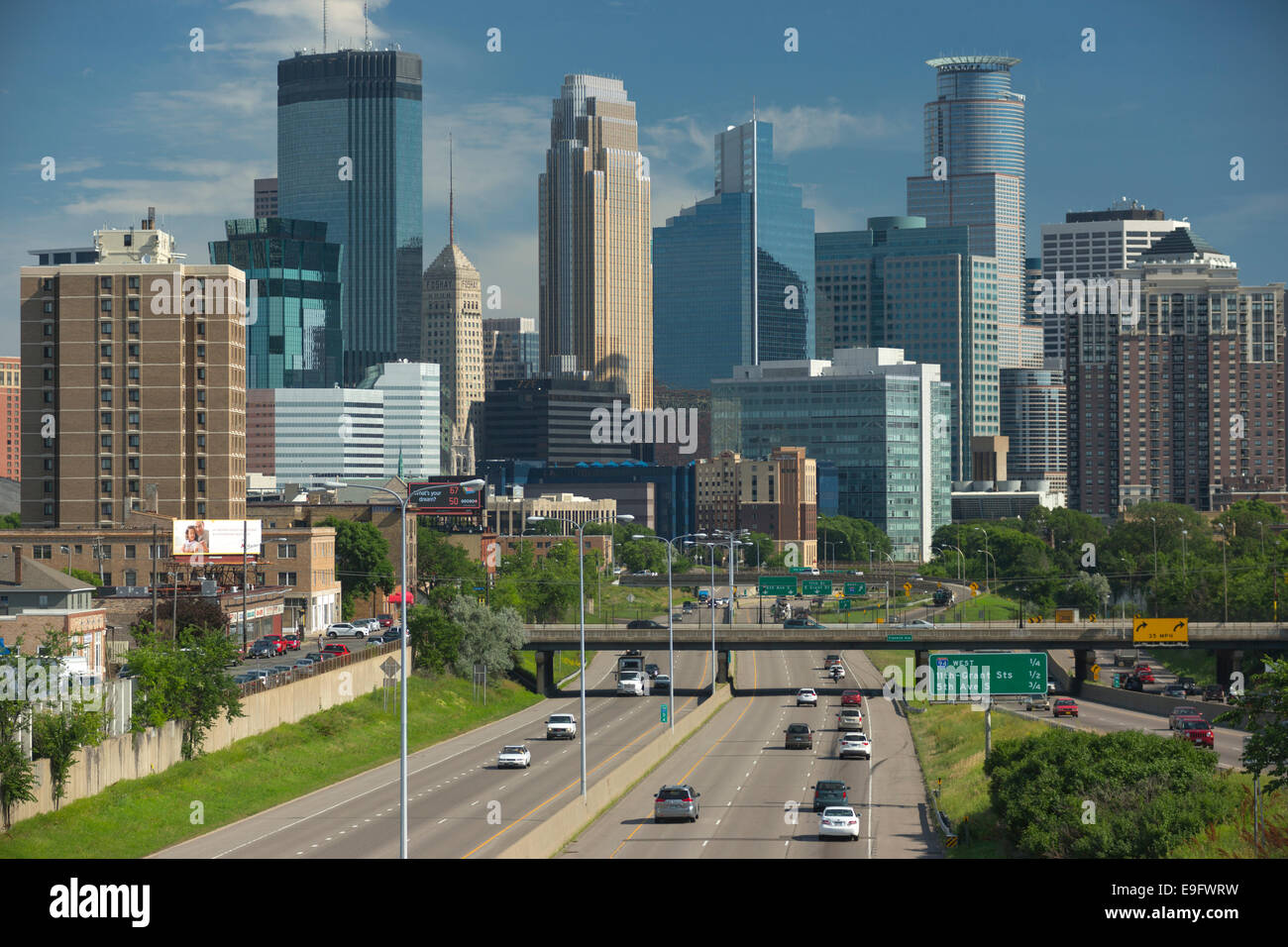 INTERSTATE 35W DOWNTOWN SKYLINE MINNEAPOLIS MINNESOTA USA Stock Photo ...