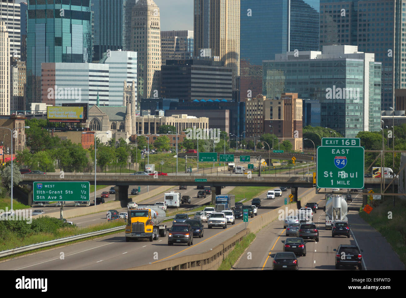 TRAFFIC INTERSTATE 35W DOWNTOWN MINNEAPOLIS MINNESOTA USA Stock Photo ...