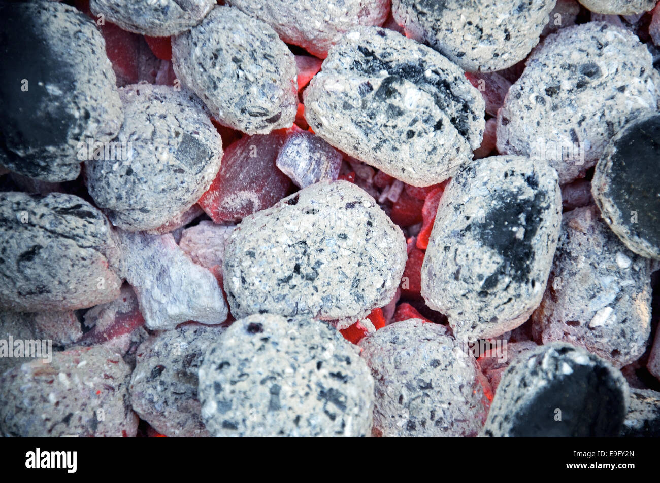 Glowing coal fire hi-res stock photography and images - Alamy