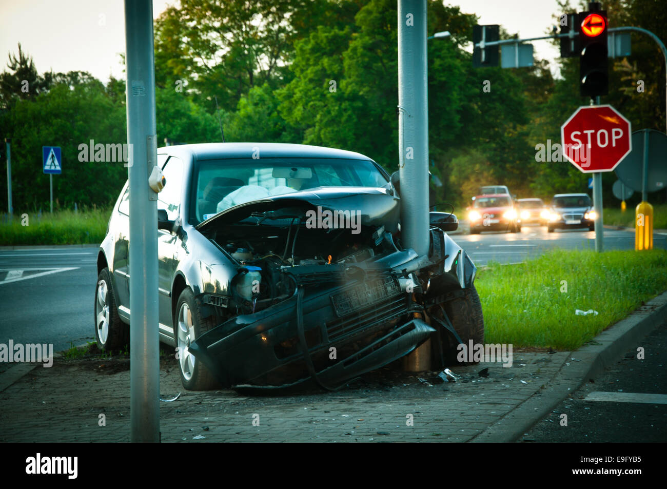 wrecked car after hitting a lamp post Stock Photo - Alamy