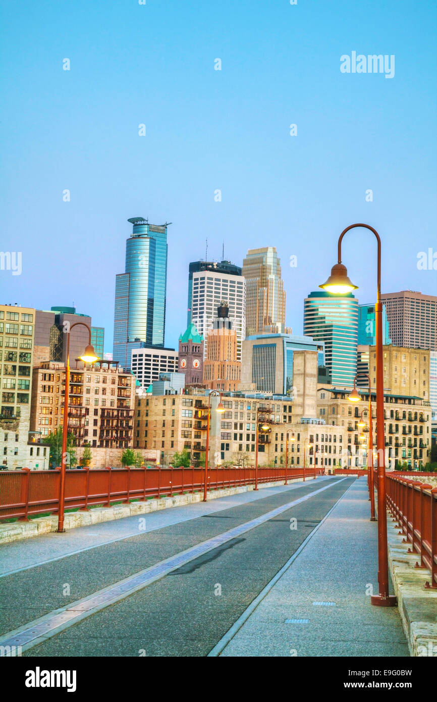 Downtown Minneapolis, Minnesota at night time Stock Photo - Alamy