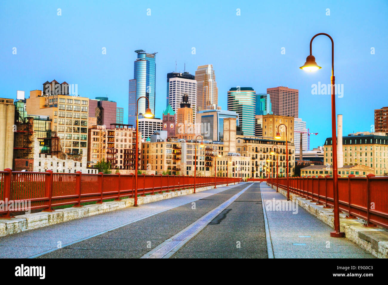 Downtown Minneapolis, Minnesota at night time Stock Photo - Alamy