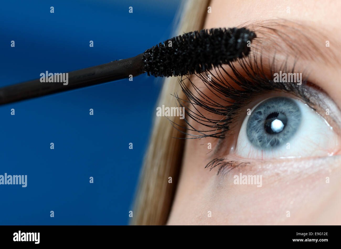 Woman applying mascara on her eyelashes - macro shot Stock Photo - Alamy
