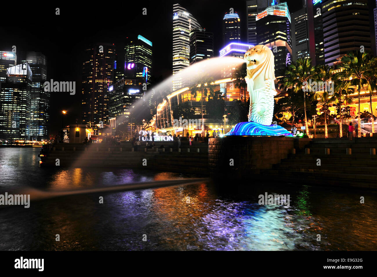 Back of merlion hi-res stock photography and images - Alamy