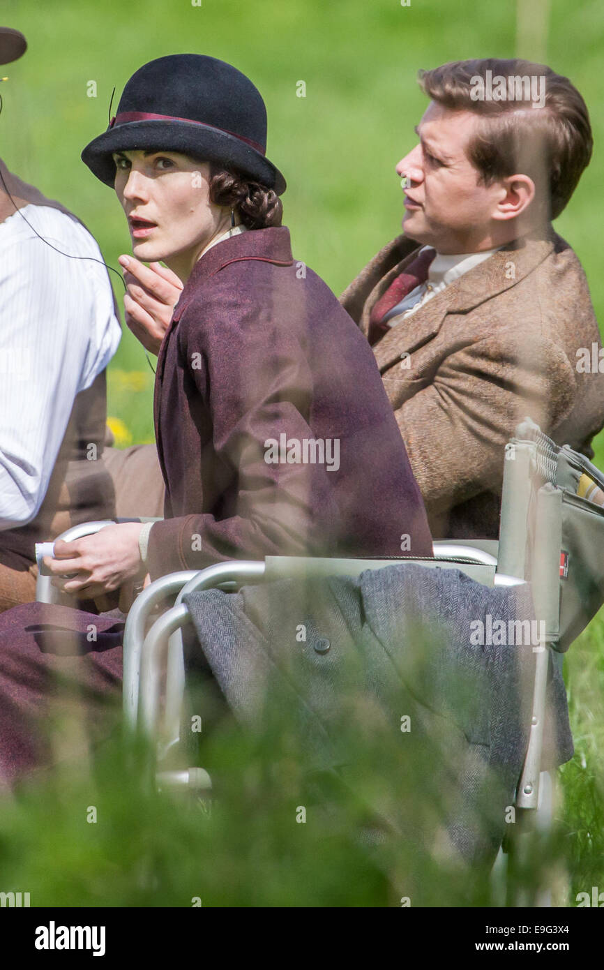 The cast of Downton Abbey film scenes on location in Bamton Featuring ...