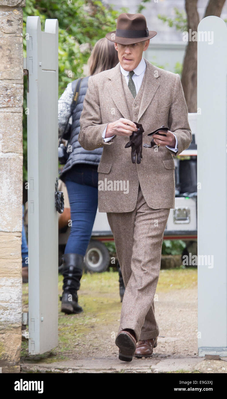 The cast of Downton Abbey film scenes on location in Bamton Featuring ...