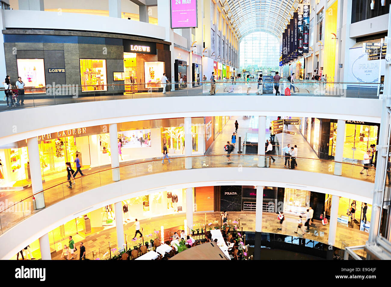 Marina bay shopping mall hi-res stock photography and images - Alamy