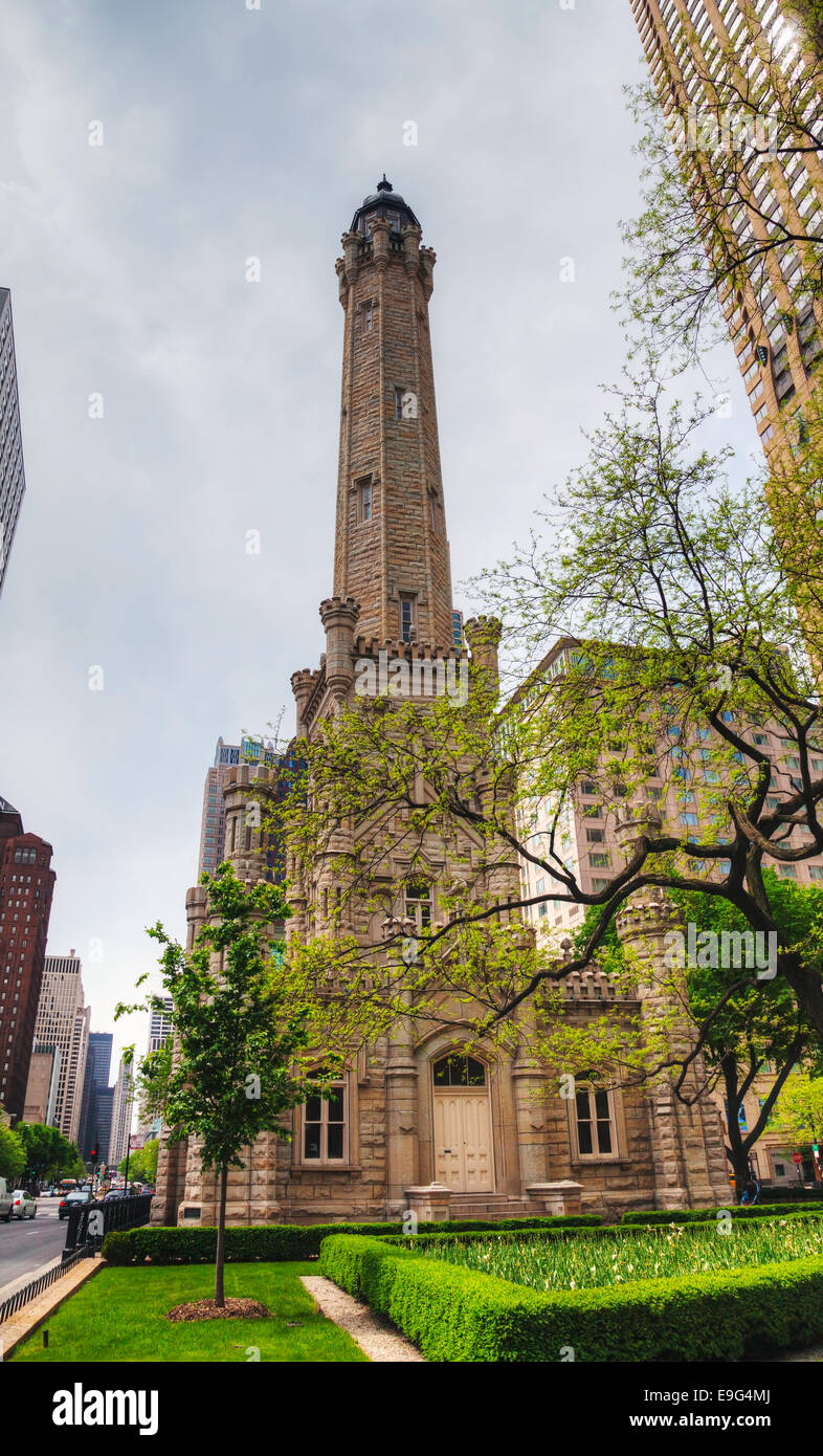 Old chicago water tower hi-res stock photography and images - Alamy