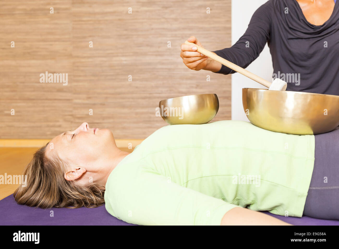 Female bowls hi-res stock photography and images - Alamy