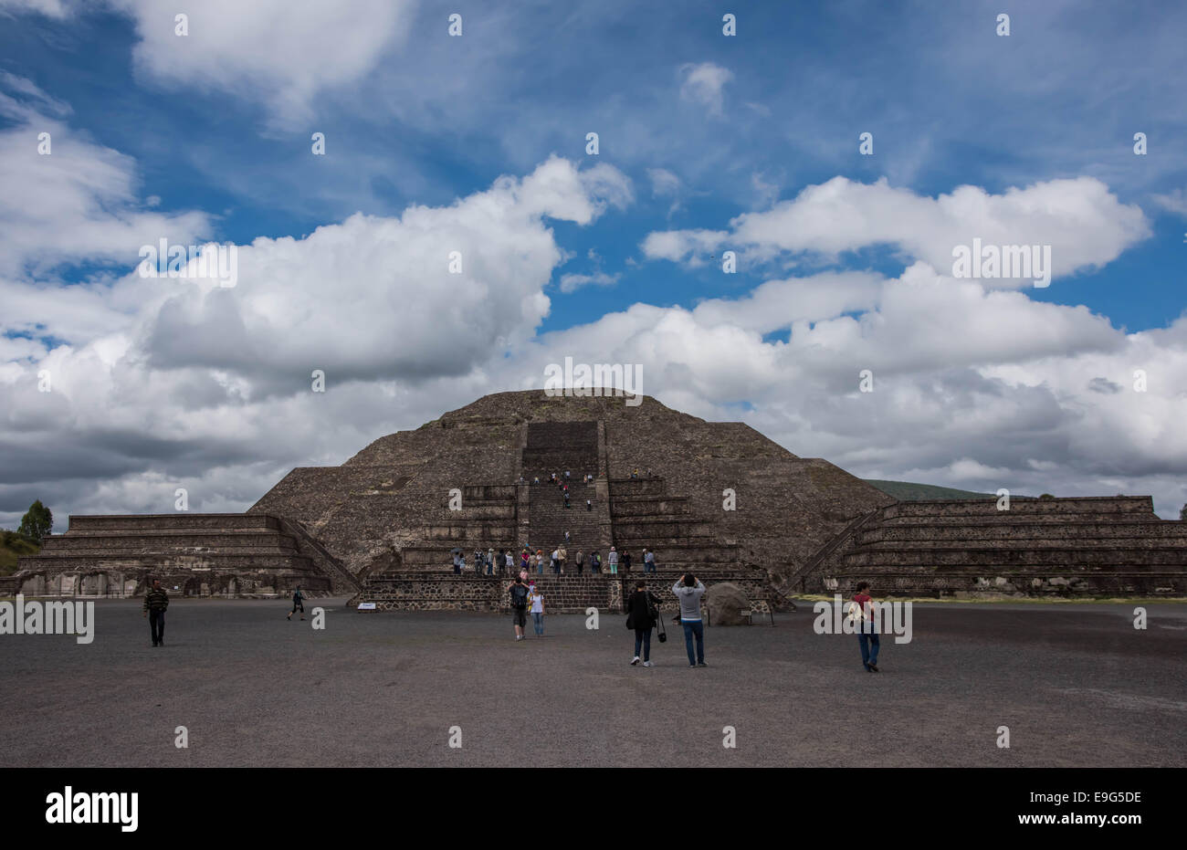 Pyramid of the moon teotihuacan hi-res stock photography and images - Alamy