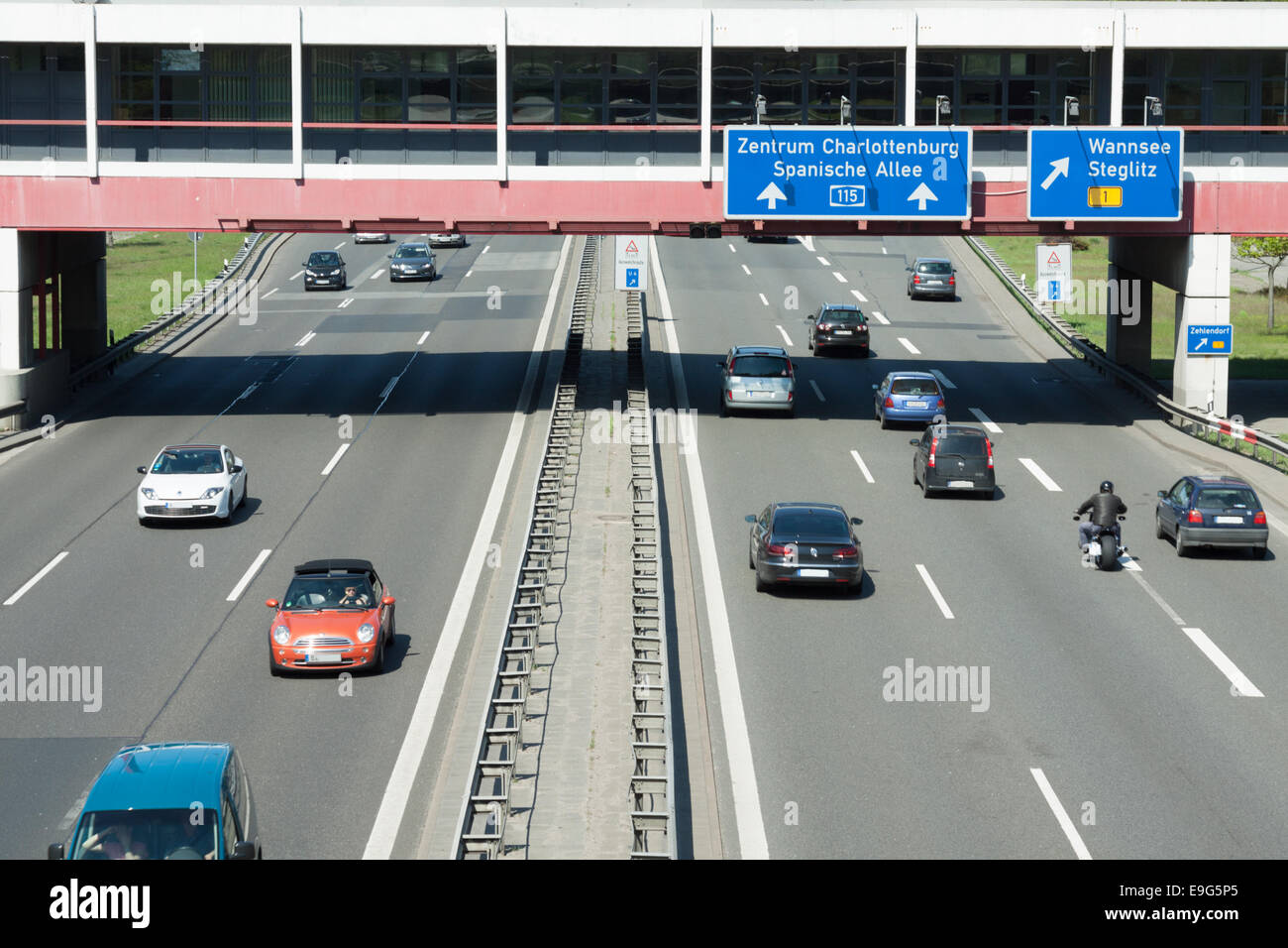 Center barriers hi-res stock photography and images - Alamy